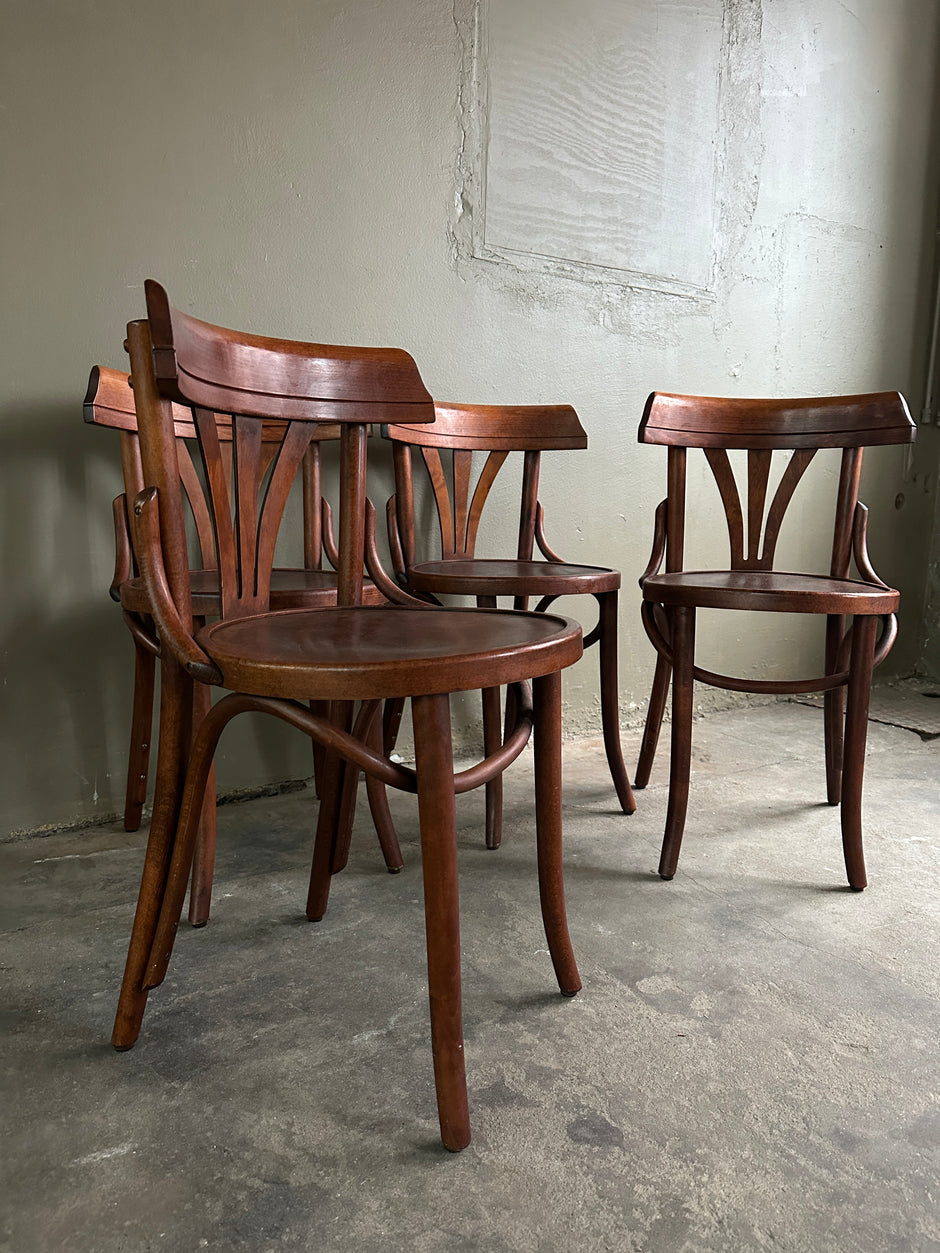 Stolar, pallar, bänkar – Dakabom